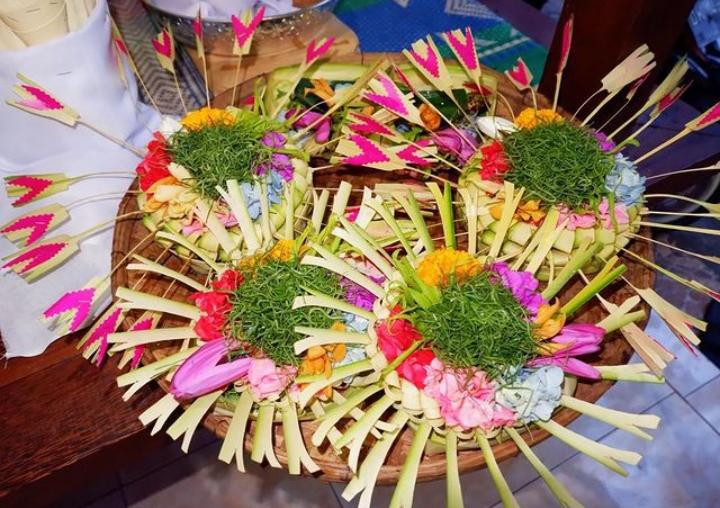 Canang Sari – Bali’s Daily Offering – NeverneverLand in Bali 你的忘憂地
